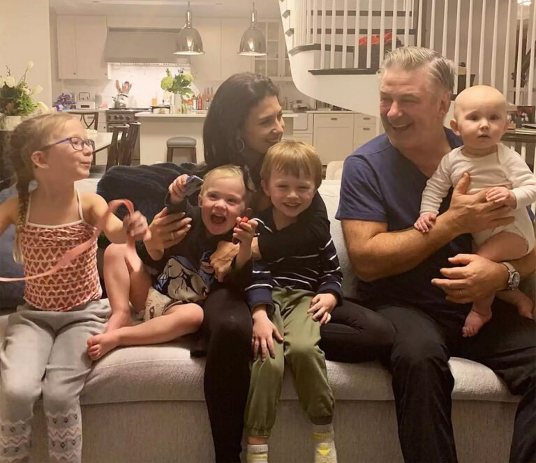 Alec Baldwin: Lăsaţi-mă să îmi plimb câinii liniştit - Totul despre bichoni